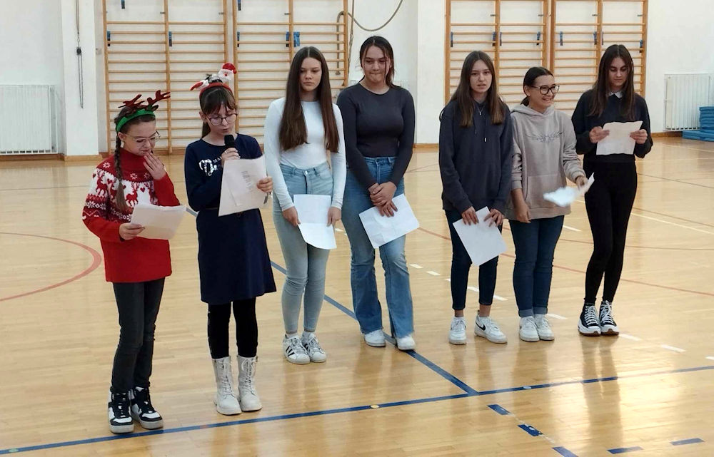 Božićna priredba u Podgoraču - TV Nasice.com