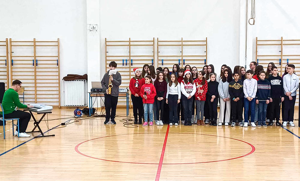 Božićna akademija u OŠ Hinka Juhna Podgorač oduševila brojne ...