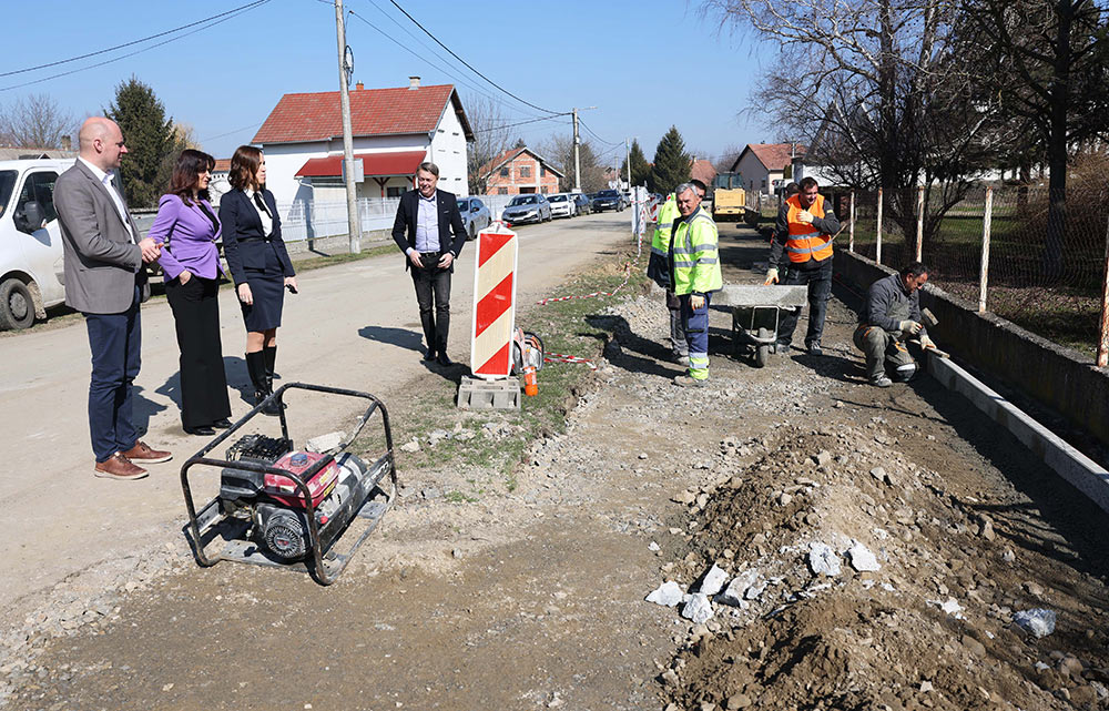 Nove biciklističko - pješačke staze povezivat će Laslovo s okolnim ...
